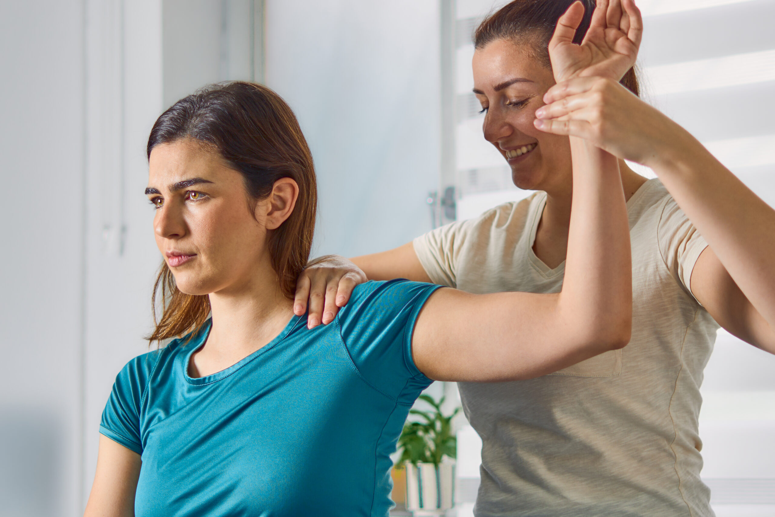 The Power of Teamwork: Enhancing Chiropractic Care with Neurologists and